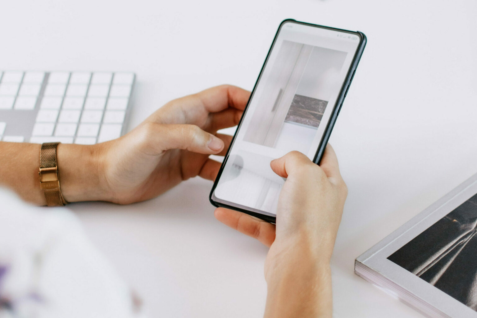 unhide | logo, branding en websites